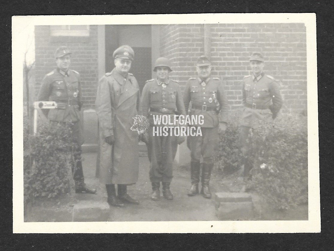 Late war Photograph of various Ritterkreuzträgers (January 1945!) - 183 ...